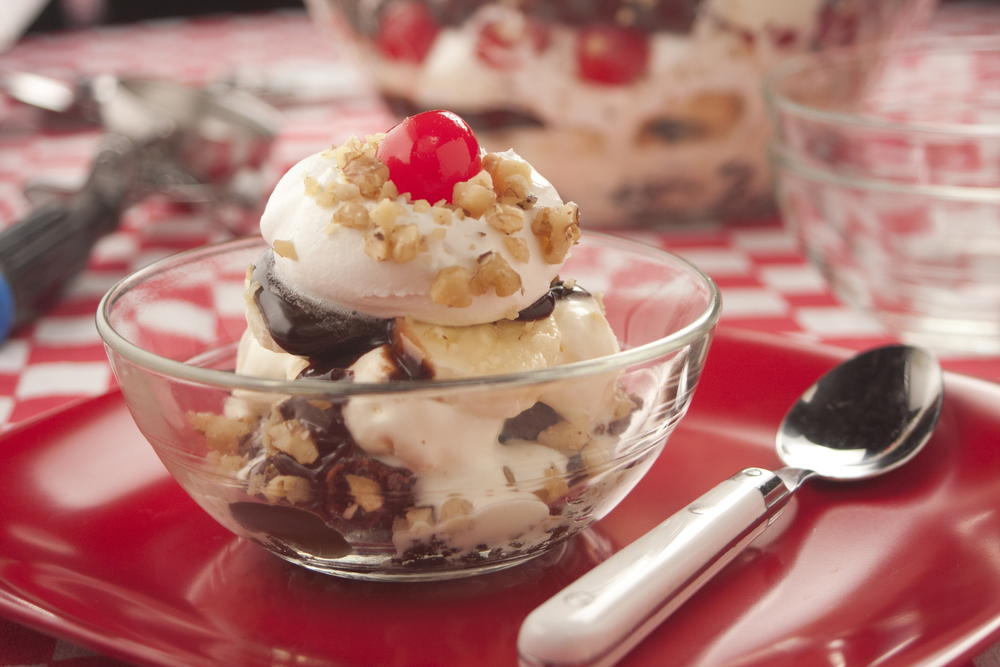 Family-Sized Sundae | MrFood.com
