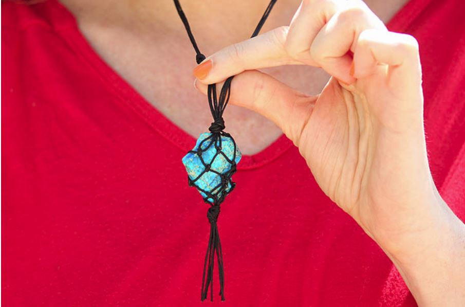Macrame Pendant DIY Necklace AllFreeJewelryMaking macrame-pendant-diy-necklace-allfreejewelrymaking