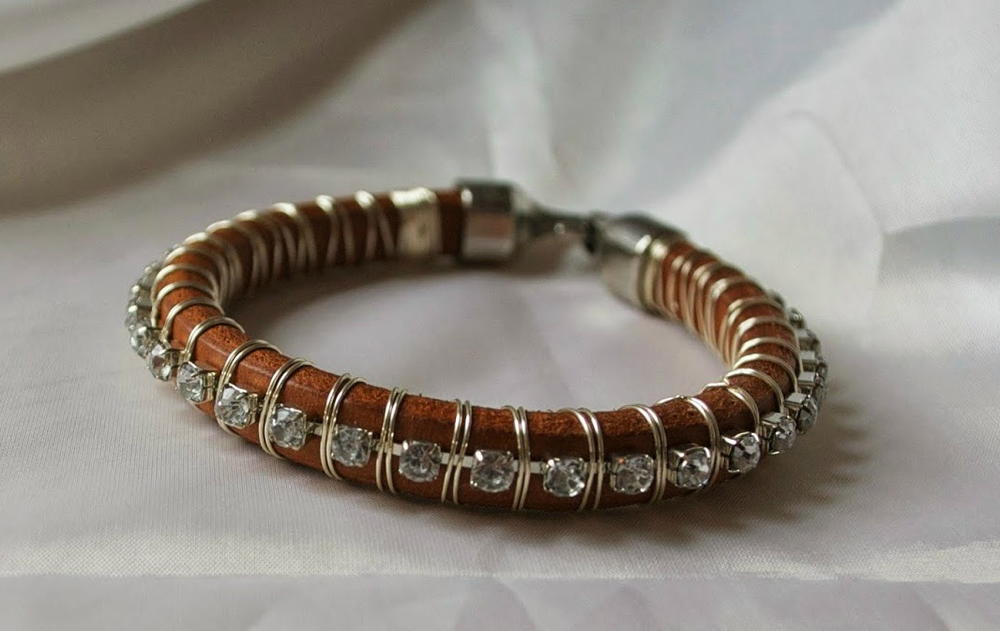 Wire Wrapped Leather DIY Bracelet AllFreeJewelryMaking wire-wrapped-leather-diy-bracelet-allfreejewelrymaking